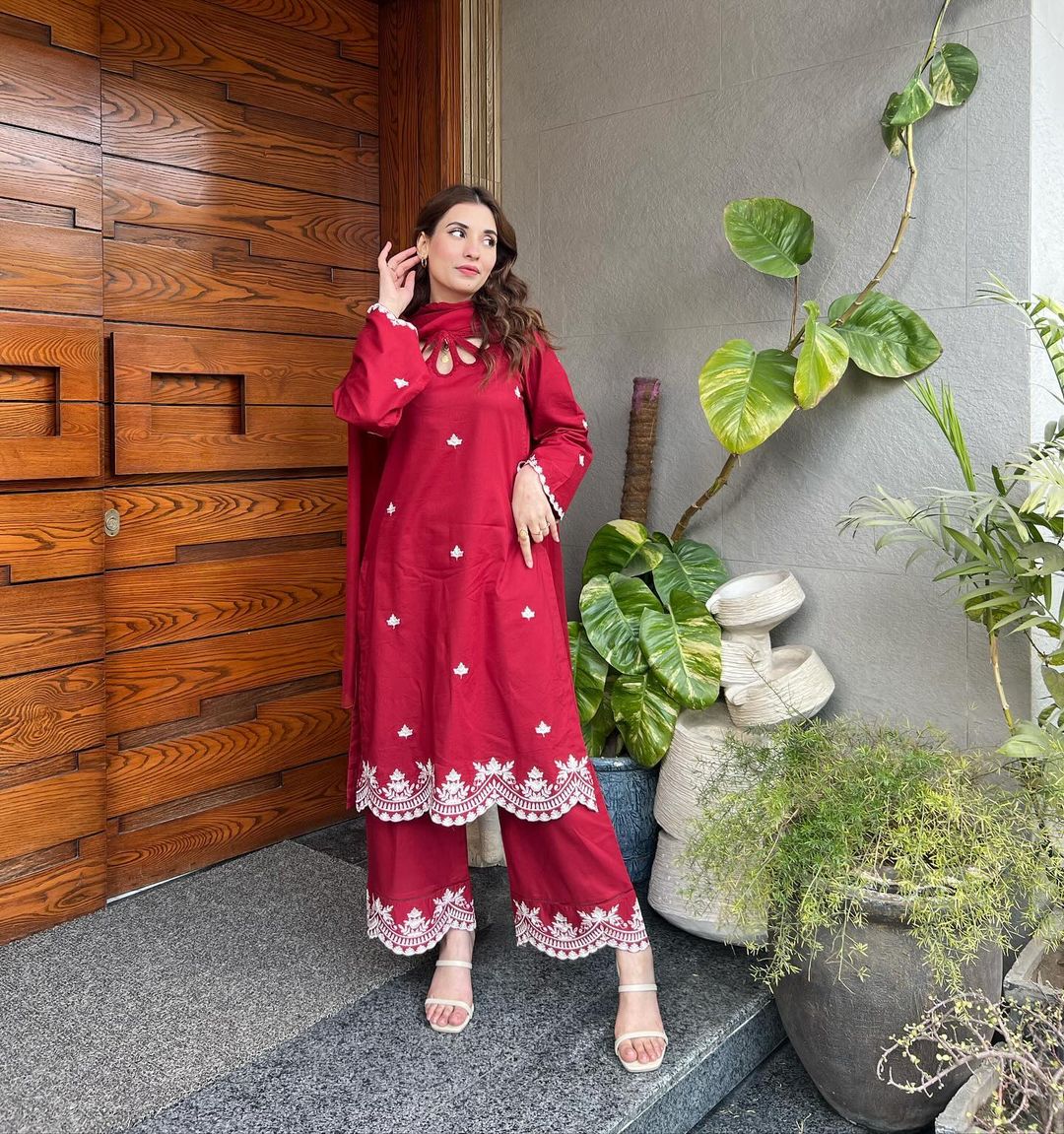 Novina (Maroon) – lOQAAB